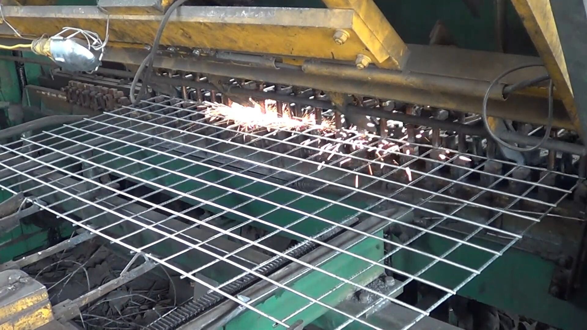 Look, What A Powerful Melt Machine! It Can Tightly Melt The Galvanized ...